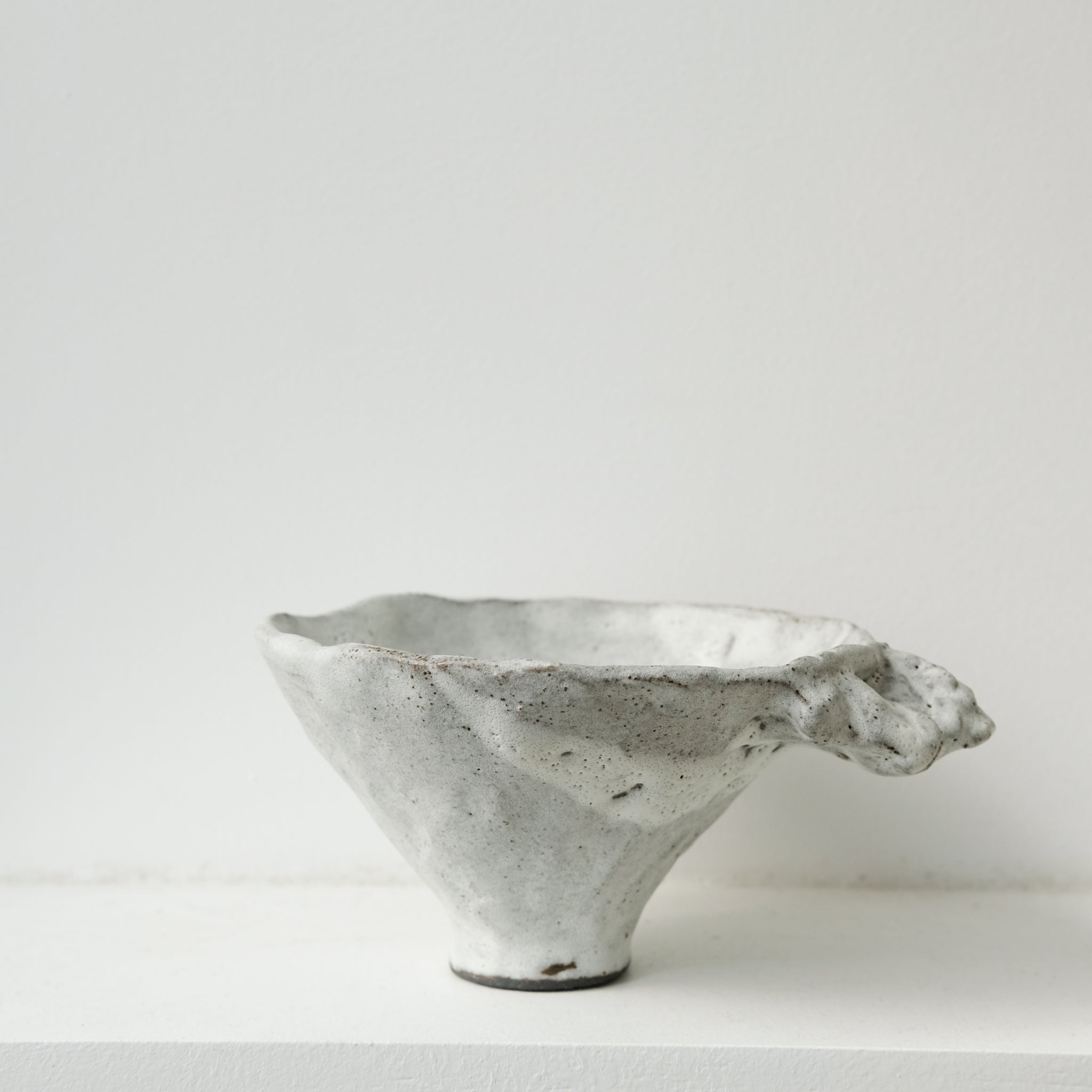 Bol sculptural " Colette" 01 en grès D 14cm - blanc mat de Katia ...