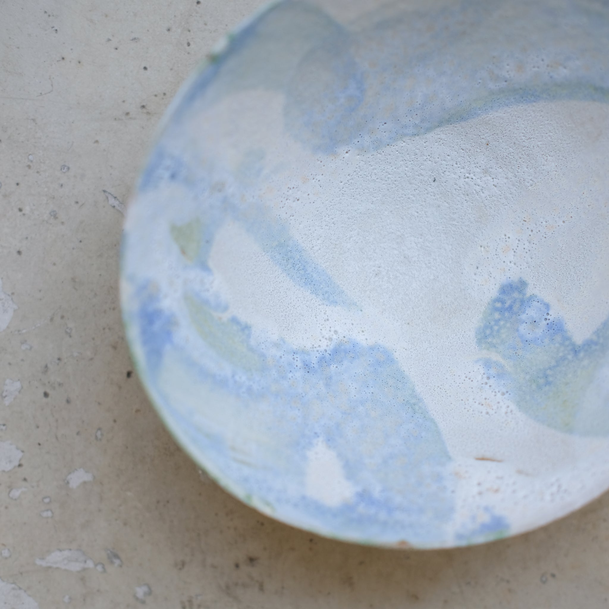 Bowl 03 in stoneware D 15cm - White and blue by Motoko Saigo at Brutal ...