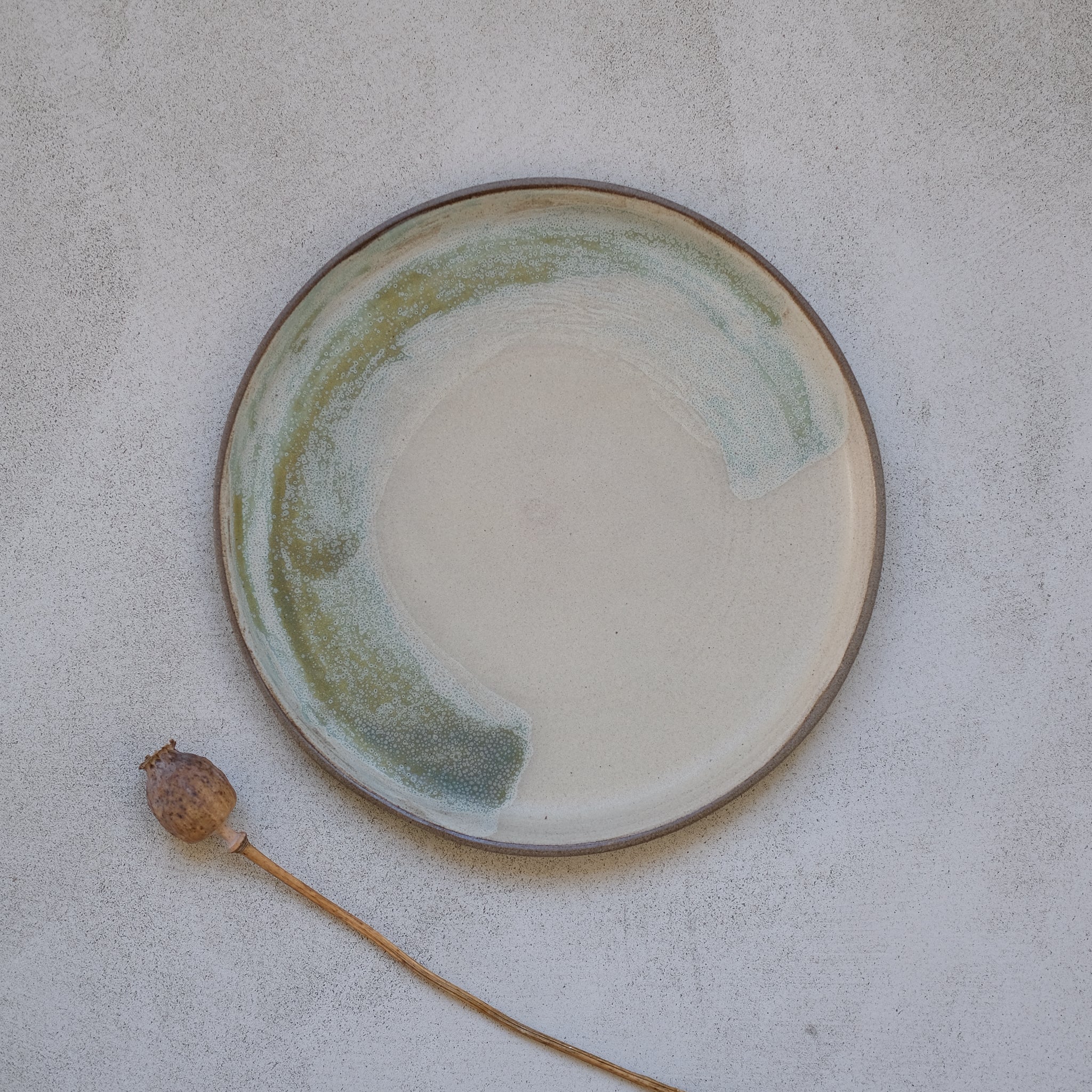 Gray stoneware plate D24cm - pistachio green by Eva Kengen at Brutal ...