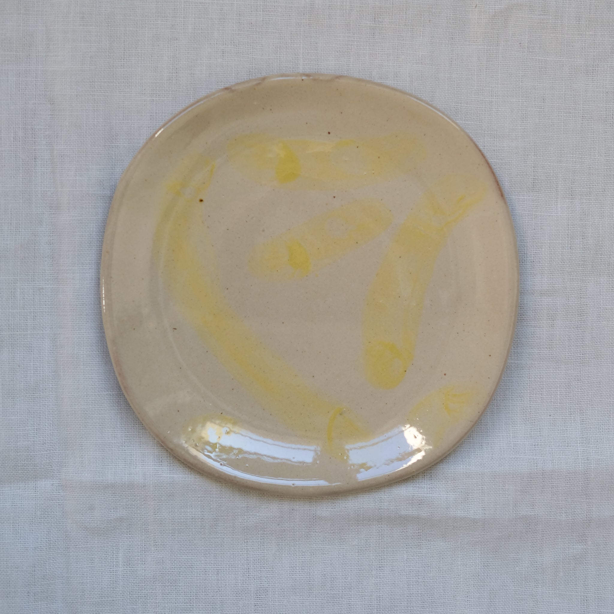 Plate 10 in yellow glazed clay by Héloïse Bariol – Brutal Ceramics