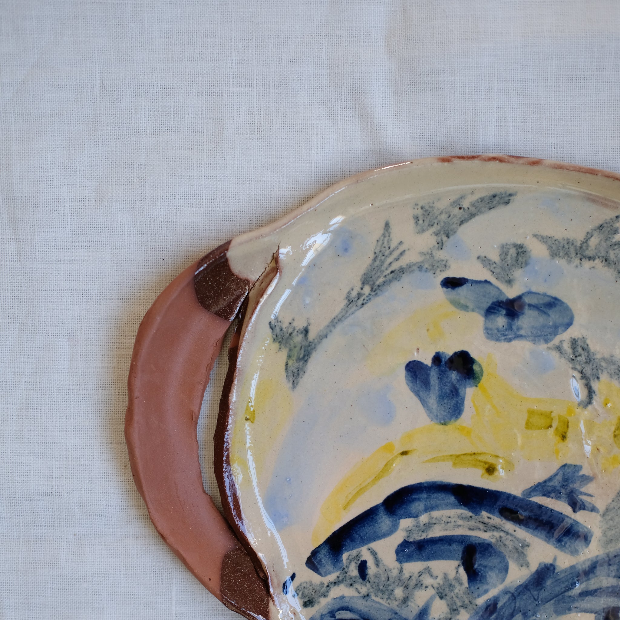 Multicolored Ansé 04 dish by Héloïse Bariol at Brutal Ceramics