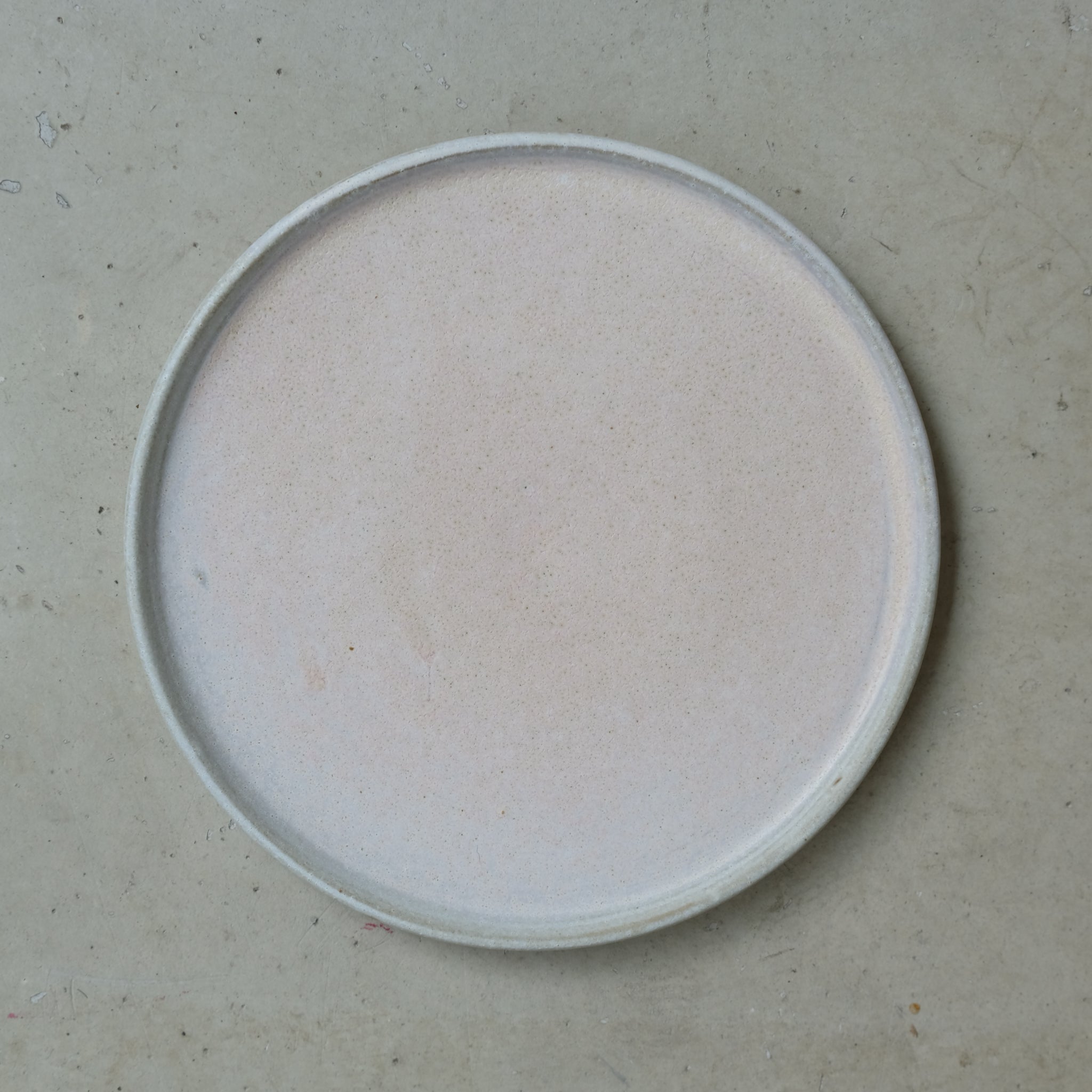 Matt pink plate D 18cm - by Hoji Ceramics at Brutal Ceramics