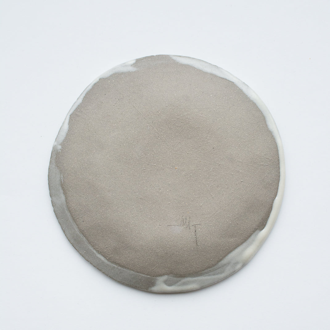 Assiette à dessert/entrée en grès de Mathilde Martin chez Brutal ...